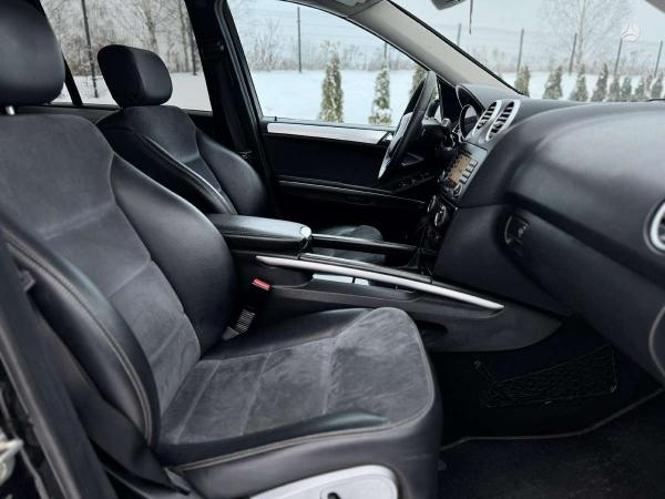 Melns Mercedes-Benz ML 320 2006 Kauņa, ar dzinēja tilpumu 3.00 L un nobraukumu 343 tūkst. km par 4950 €, foto 9 vietnē AUTOMOTO.COM.LV