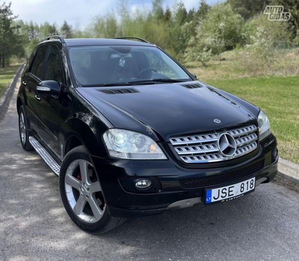 Black Mercedes-Benz ML 320 2006 in Siauliai, with an engine capacity of 3.00 L and mileage of 439 thousand km for 3450 €, photo 1 on AUTOMOTO.COM.LV