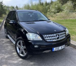 Черный Мерседес МЛ 320 2006 в Шяуляй, объемом двигателя 3.00 л и пробегом 439 тыс. км за 3450 €, фото  на AUTOMOTO.COM.LV