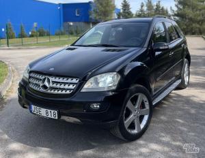 Melns Mercedes-Benz ML 320 2006 Šauļi, ar dzinēja tilpumu 3.00 L un nobraukumu 439 tūkst. km par 3450 €, foto 3 vietnē AUTOMOTO.COM.LV