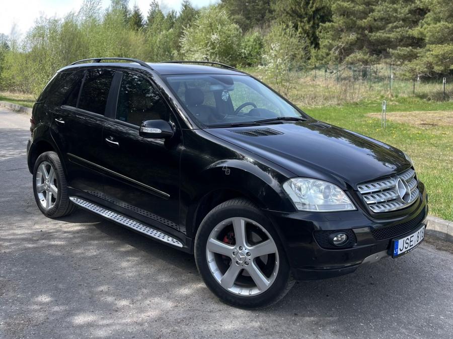 Melns Mercedes-Benz ML 320 2006 Šauļi, ar dzinēja tilpumu 3.00 L un nobraukumu 439 tūkst. km par 3450 €, foto 4 vietnē AUTOMOTO.COM.LV