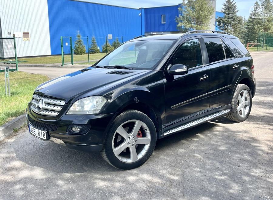 Melns Mercedes-Benz ML 320 2006 Šauļi, ar dzinēja tilpumu 3.00 L un nobraukumu 439 tūkst. km par 3450 €, foto 5 vietnē AUTOMOTO.COM.LV