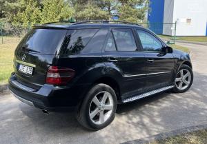Melns Mercedes-Benz ML 320 2006 Šauļi, ar dzinēja tilpumu 3.00 L un nobraukumu 439 tūkst. km par 3450 €, foto 6 vietnē AUTOMOTO.COM.LV