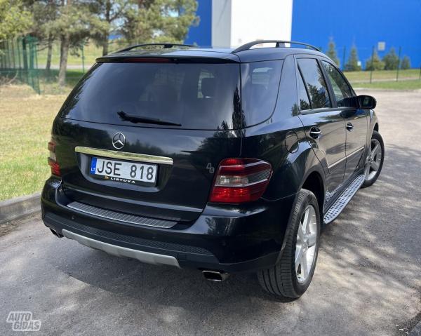 Black Mercedes-Benz ML 320 2006 in Siauliai, with an engine capacity of 3.00 L and mileage of 439 thousand km for 3450 €, photo 7 on AUTOMOTO.COM.LV