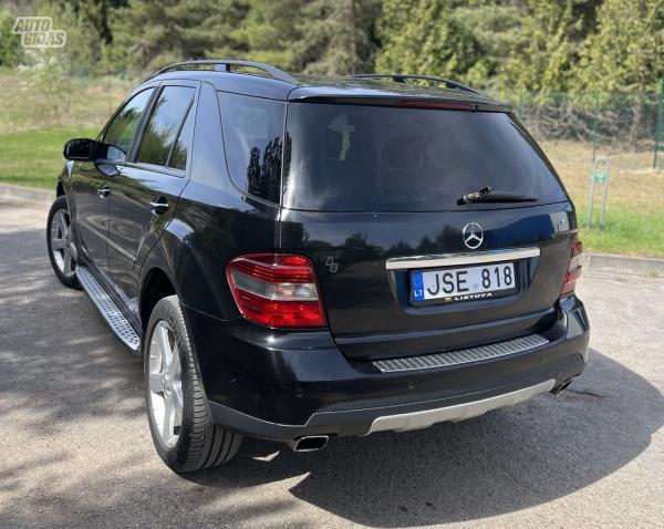 Black Mercedes-Benz ML 320 2006 in Siauliai, with an engine capacity of 3.00 L and mileage of 439 thousand km for 3450 €, photo 8 on AUTOMOTO.COM.LV