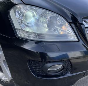 Melns Mercedes-Benz ML 320 2006 Šauļi, ar dzinēja tilpumu 3.00 L un nobraukumu 439 tūkst. km par 3450 €, foto 10 vietnē AUTOMOTO.COM.LV