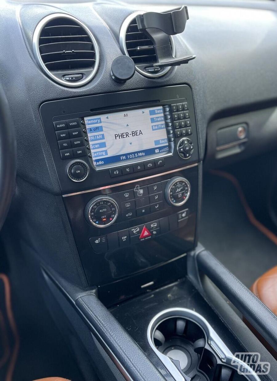 Melns Mercedes-Benz ML 320 2006 Šauļi, ar dzinēja tilpumu 3.00 L un nobraukumu 439 tūkst. km par 3450 €, foto 19 vietnē AUTOMOTO.COM.LV