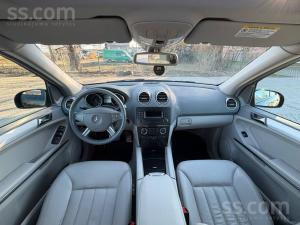 Melns Mercedes-Benz ML 320 2006 Rīga, ar dzinēja tilpumu 3.00 L un nobraukumu 0 tūkst. km par 4790 €, foto 12 vietnē AUTOMOTO.COM.LV