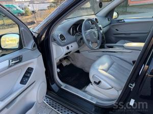 Melns Mercedes-Benz ML 320 2006 Rīga, ar dzinēja tilpumu 3.00 L un nobraukumu 0 tūkst. km par 4790 €, foto 14 vietnē AUTOMOTO.COM.LV