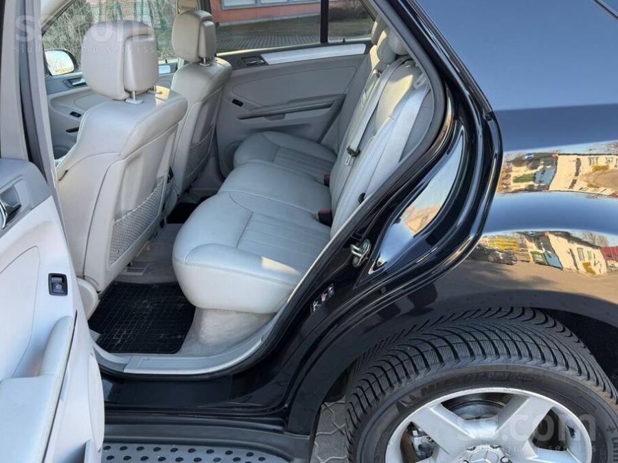 Melns Mercedes-Benz ML 320 2006 Rīga, ar dzinēja tilpumu 3.00 L un nobraukumu 0 tūkst. km par 4790 €, foto 15 vietnē AUTOMOTO.COM.LV