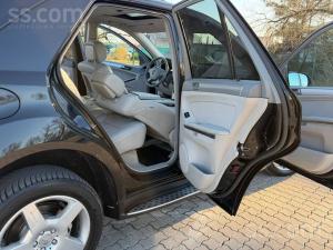 Melns Mercedes-Benz ML 320 2006 Rīga, ar dzinēja tilpumu 3.00 L un nobraukumu 0 tūkst. km par 4790 €, foto 17 vietnē AUTOMOTO.COM.LV