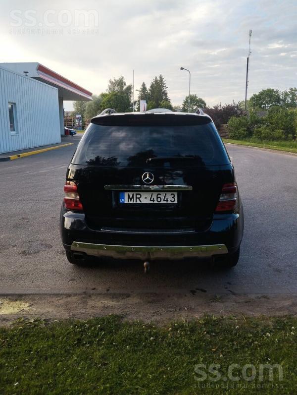 Melns Mercedes-Benz ML 320 2006 Jēkabpils, ar dzinēja tilpumu 3.00 L un nobraukumu 310 tūkst. km par 4800 €, foto 4 vietnē AUTOMOTO.COM.LV