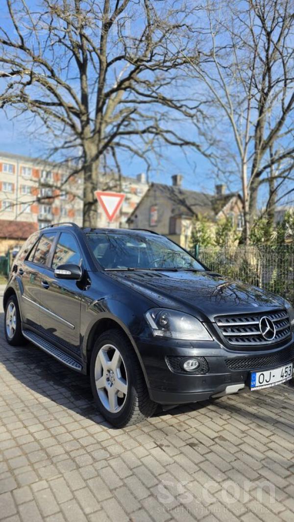 Melns Mercedes-Benz ML 320 2006 Rīga, ar dzinēja tilpumu 3.00 L un nobraukumu 284 tūkst. km par 7500 €, foto 2 vietnē AUTOMOTO.COM.LV