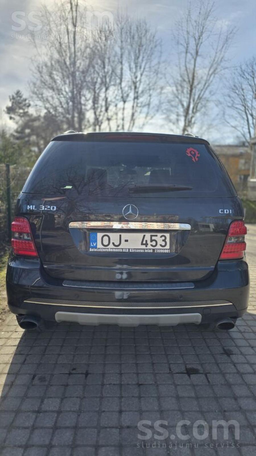 Melns Mercedes-Benz ML 320 2006 Rīga, ar dzinēja tilpumu 3.00 L un nobraukumu 284 tūkst. km par 7500 €, foto 6 vietnē AUTOMOTO.COM.LV