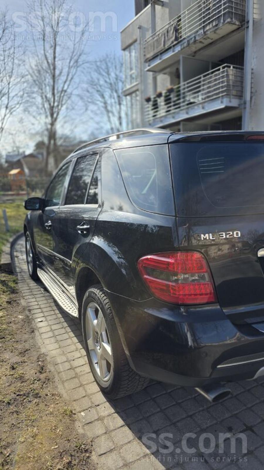 Melns Mercedes-Benz ML 320 2006 Rīga, ar dzinēja tilpumu 3.00 L un nobraukumu 284 tūkst. km par 7500 €, foto 7 vietnē AUTOMOTO.COM.LV