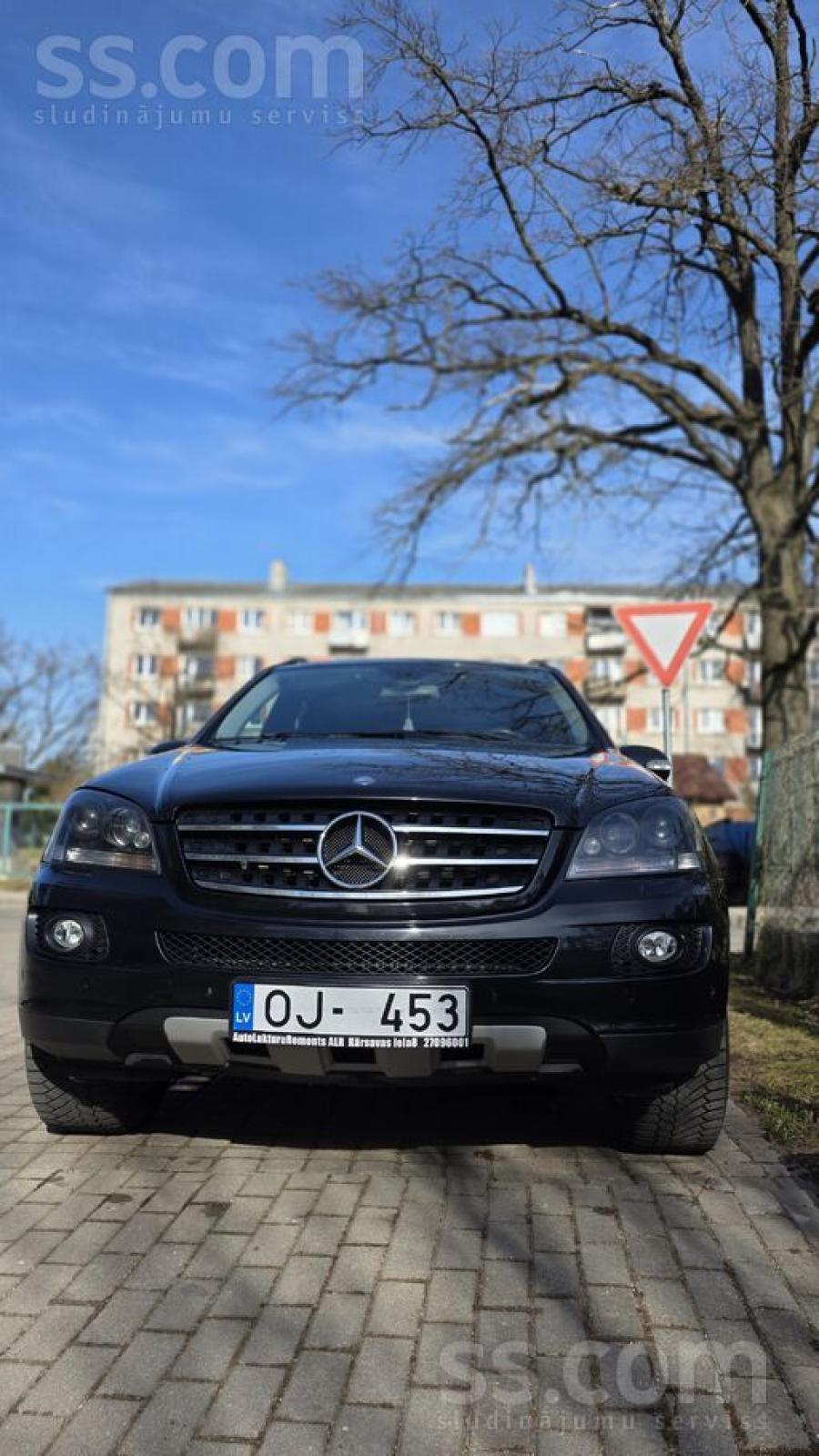 Melns Mercedes-Benz ML 320 2006 Rīga, ar dzinēja tilpumu 3.00 L un nobraukumu 284 tūkst. km par 7500 €, foto 9 vietnē AUTOMOTO.COM.LV