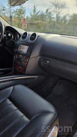 Melns Mercedes-Benz ML 320 2006 Rīga, ar dzinēja tilpumu 3.00 L un nobraukumu 284 tūkst. km par 7500 €, foto 12 vietnē AUTOMOTO.COM.LV