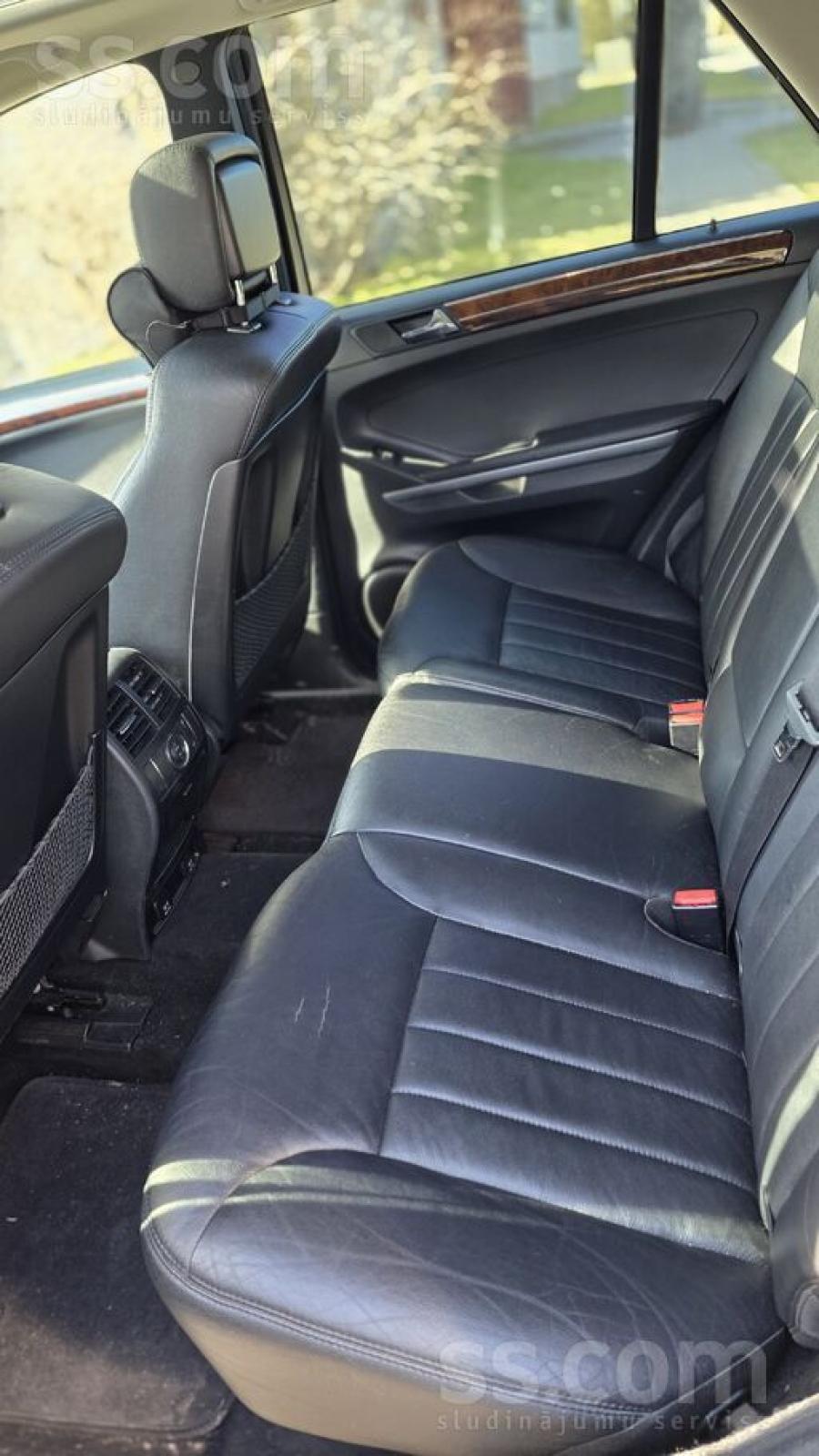 Melns Mercedes-Benz ML 320 2006 Rīga, ar dzinēja tilpumu 3.00 L un nobraukumu 284 tūkst. km par 7500 €, foto 18 vietnē AUTOMOTO.COM.LV