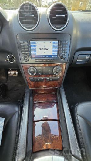 Melns Mercedes-Benz ML 320 2006 Rīga, ar dzinēja tilpumu 3.00 L un nobraukumu 284 tūkst. km par 7500 €, foto 24 vietnē AUTOMOTO.COM.LV