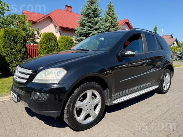 Черный Мерседес МЛ 320 2006 в Рига, объемом двигателя 3.00 л и пробегом 320 тыс. км за 4900 €, фото 2 на AUTOMOTO.COM.LV