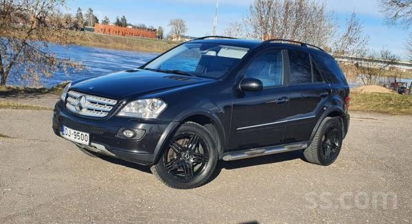 Melns Mercedes-Benz ML 320 2006 Daugavpils, ar dzinēja tilpumu 3.00 L un nobraukumu 341 tūkst. km par 5100 €, foto 3 vietnē AUTOMOTO.COM.LV