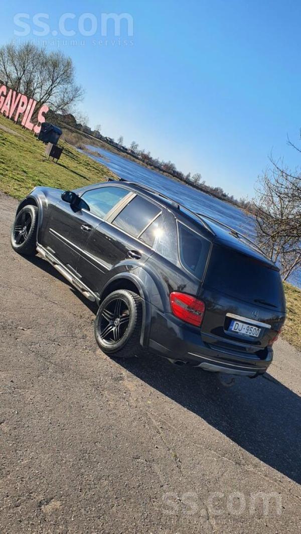 Black Mercedes-Benz ML 320 2006 in Daugavpils, with an engine capacity of 3.00 L and mileage of 341 thousand km for 5100 €, photo 1 on AUTOMOTO.COM.LV