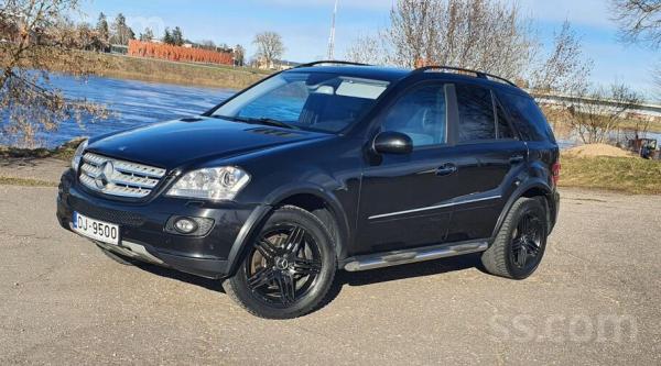 Black Mercedes-Benz ML 320 2006 in Daugavpils, with an engine capacity of 3.00 L and mileage of 341 thousand km for 5100 €, photo 5 on AUTOMOTO.COM.LV
