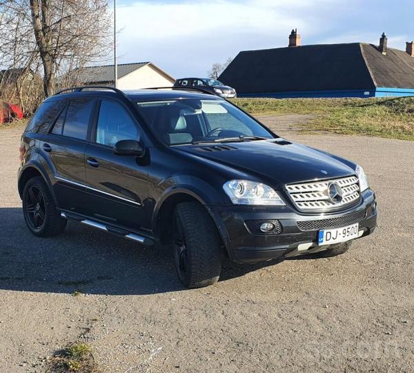 Black Mercedes-Benz ML 320 2006 in Daugavpils, with an engine capacity of 3.00 L and mileage of 341 thousand km for 5100 €, photo 6 on AUTOMOTO.COM.LV