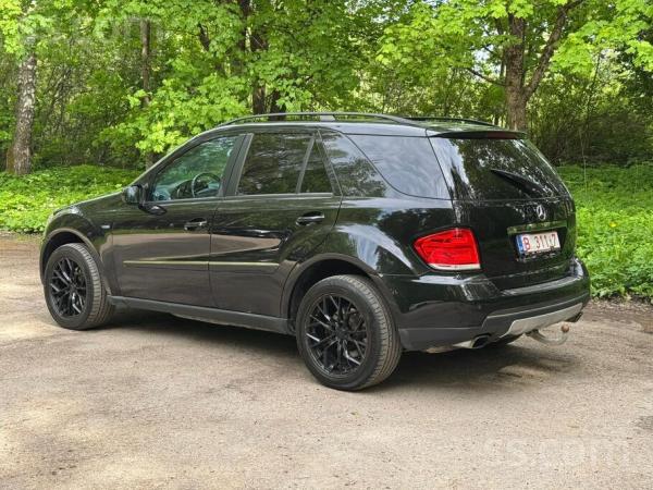 Черный Мерседес МЛ 320 2006 в Рига, объемом двигателя 3.00 л и пробегом 0 тыс. км за 3799 €, фото 3 на AUTOMOTO.COM.LV
