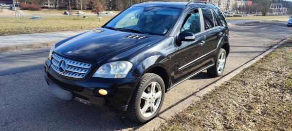 Melns Mercedes-Benz ML 320 2006 Viļņa, ar dzinēja tilpumu 3.00 L un nobraukumu 250 tūkst. km par 4000 €, foto 1 vietnē AUTOMOTO.COM.LV