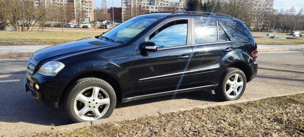 Melns Mercedes-Benz ML 320 2006 Viļņa, ar dzinēja tilpumu 3.00 L un nobraukumu 250 tūkst. km par 4000 €, foto 2 vietnē AUTOMOTO.COM.LV