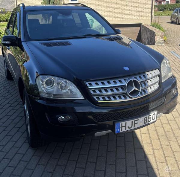 Melns Mercedes-Benz ML 320 2006 Jurbarkas, ar dzinēja tilpumu 2.99 L un nobraukumu 383 tūkst. km par 4400 €, foto 1 vietnē AUTOMOTO.COM.LV