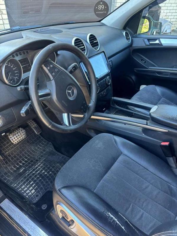 Melns Mercedes-Benz ML 320 2006 Jurbarkas, ar dzinēja tilpumu 2.99 L un nobraukumu 383 tūkst. km par 4400 €, foto 6 vietnē AUTOMOTO.COM.LV