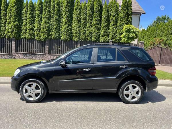 Melns Mercedes-Benz ML 320 2006 Viļņa, ar dzinēja tilpumu 2.99 L un nobraukumu 360 tūkst. km par 3999 €, foto 2 vietnē AUTOMOTO.COM.LV
