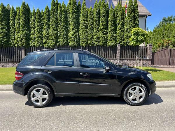 Melns Mercedes-Benz ML 320 2006 Viļņa, ar dzinēja tilpumu 2.99 L un nobraukumu 360 tūkst. km par 3999 €, foto 7 vietnē AUTOMOTO.COM.LV