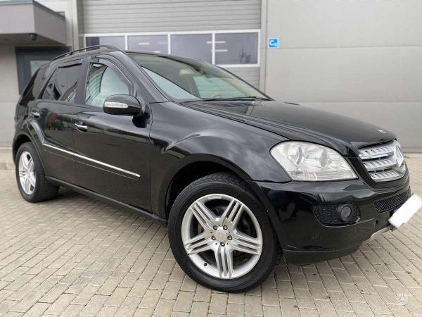 Black Mercedes-Benz ML 320 2006 in Klaipeda, with an engine capacity of 2.99 L and mileage of 335 thousand km for 3950 €, photo 6 on AUTOMOTO.COM.LV