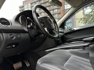 Черный Мерседес МЛ 320 2006 в Рига, объемом двигателя 3.00 л и пробегом 318 тыс. км за 5390 €, фото 11 на AUTOMOTO.COM.LV