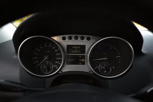 Черный Мерседес МЛ 320 2006 в Елгава, объемом двигателя 3.00 л и пробегом 183 тыс. км за 3000 €, фото 15 на AUTOMOTO.COM.LV