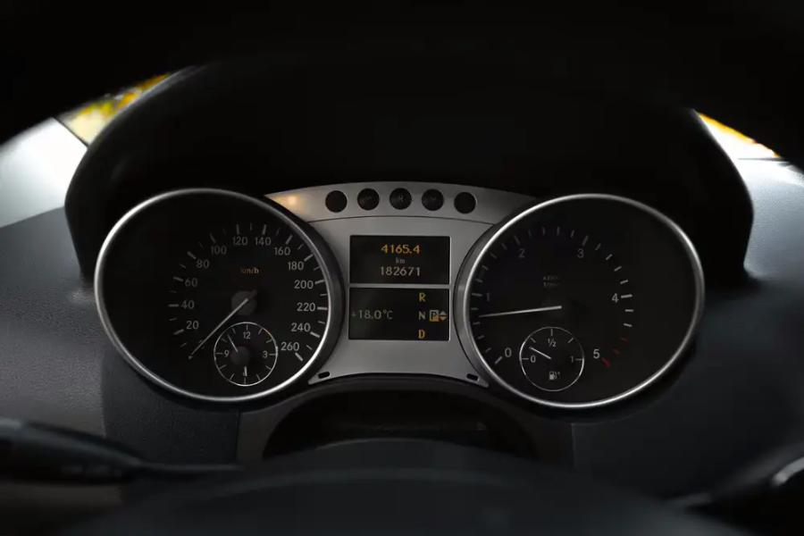 Черный Мерседес МЛ 320 2006 в Елгава, объемом двигателя 3.00 л и пробегом 183 тыс. км за 3000 €, фото 15 на AUTOMOTO.COM.LV