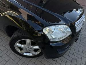 Black Mercedes-Benz ML 320 2006 in Riga, with an engine capacity of 3.00 L and mileage of 336 thousand km for 5490 €, photo 4 on AUTOMOTO.COM.LV