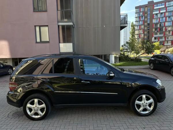 Melns Mercedes-Benz ML 320 2006 Rīga, ar dzinēja tilpumu 3.00 L un nobraukumu 336 tūkst. km par 5490 €, foto 7 vietnē AUTOMOTO.COM.LV