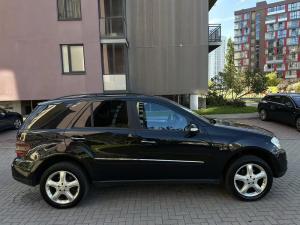 Black Mercedes-Benz ML 320 2006 in Riga, with an engine capacity of 3.00 L and mileage of 336 thousand km for 5490 €, photo 8 on AUTOMOTO.COM.LV