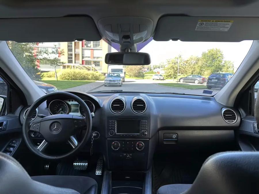 Black Mercedes-Benz ML 320 2006 in Riga, with an engine capacity of 3.00 L and mileage of 336 thousand km for 5490 €, photo 11 on AUTOMOTO.COM.LV