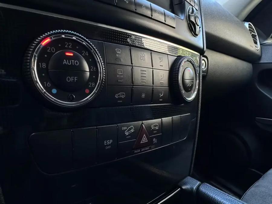 Black Mercedes-Benz ML 320 2006 in Riga, with an engine capacity of 3.00 L and mileage of 336 thousand km for 5490 €, photo 13 on AUTOMOTO.COM.LV