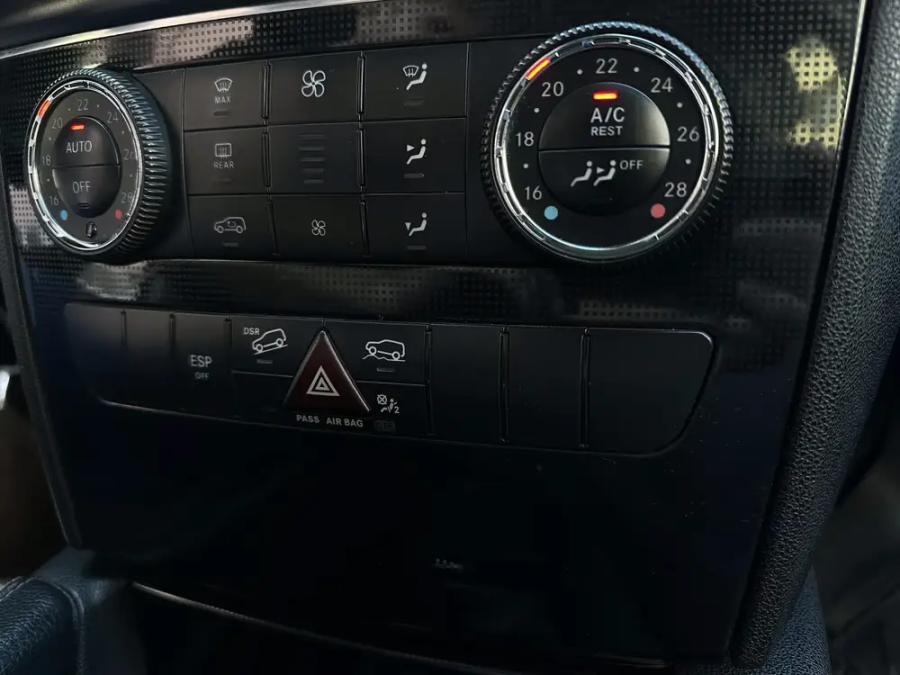 Black Mercedes-Benz ML 320 2006 in Riga, with an engine capacity of 3.00 L and mileage of 336 thousand km for 5490 €, photo 14 on AUTOMOTO.COM.LV