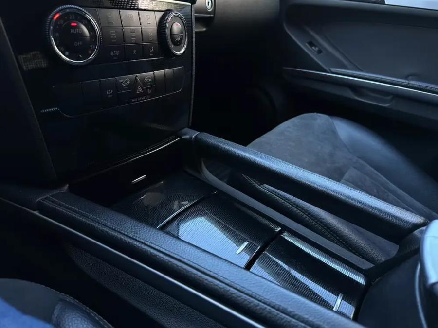 Black Mercedes-Benz ML 320 2006 in Riga, with an engine capacity of 3.00 L and mileage of 336 thousand km for 5490 €, photo 15 on AUTOMOTO.COM.LV