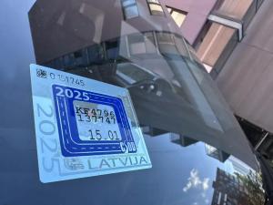 Black Mercedes-Benz ML 320 2006 in Riga, with an engine capacity of 3.00 L and mileage of 336 thousand km for 5490 €, photo 17 on AUTOMOTO.COM.LV
