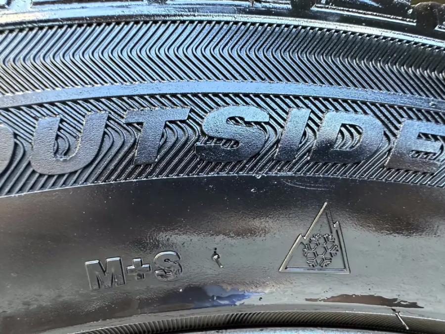 Black Mercedes-Benz ML 320 2006 in Riga, with an engine capacity of 3.00 L and mileage of 336 thousand km for 5490 €, photo 19 on AUTOMOTO.COM.LV