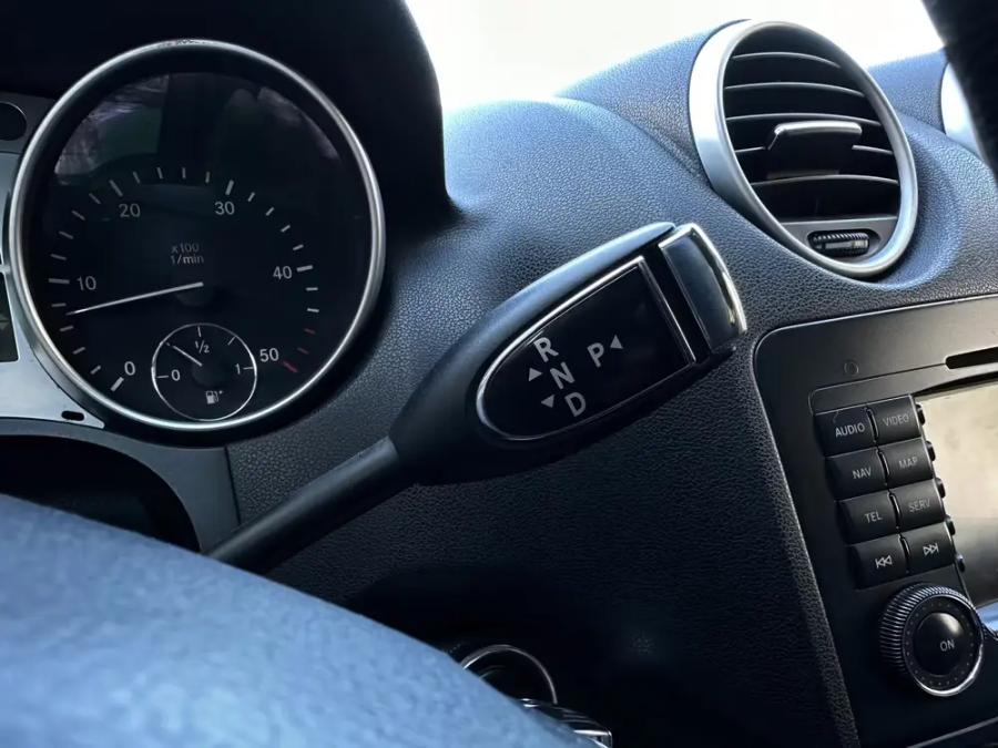 Black Mercedes-Benz ML 320 2006 in Riga, with an engine capacity of 3.00 L and mileage of 336 thousand km for 5490 €, photo 30 on AUTOMOTO.COM.LV