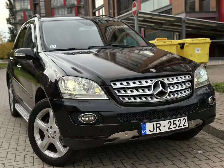 Black Mercedes-Benz ML 320 2006 in Riga, with an engine capacity of 3.00 L and mileage of 318 thousand km for 5390 €, photo 1 on AUTOMOTO.COM.LV